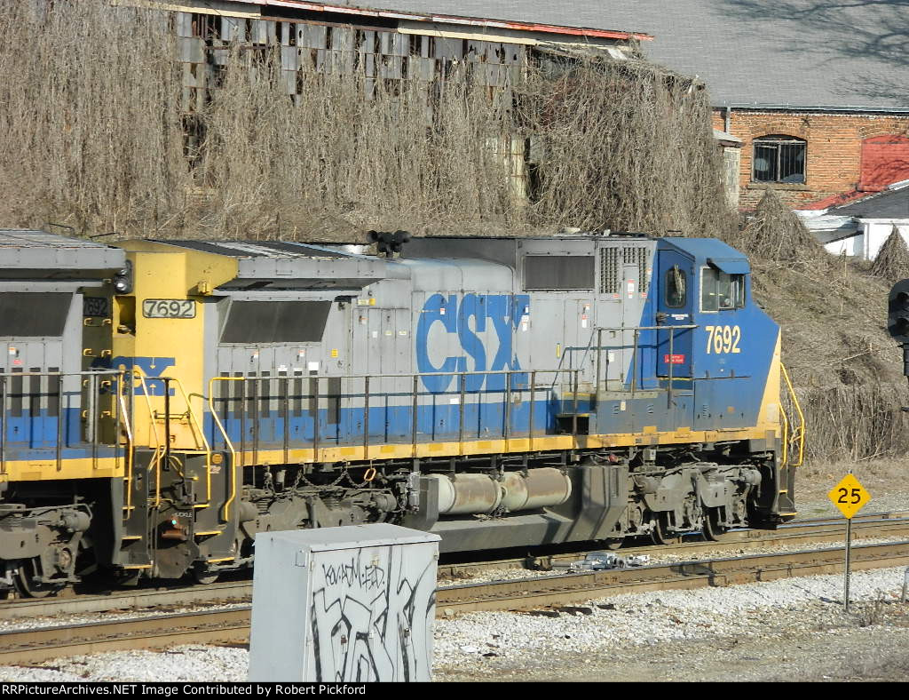 CSX 7692 (C40-8W)